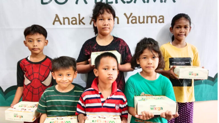 Selain itu, salah satu wujud rasa syukur adalah dengan berbagi ...